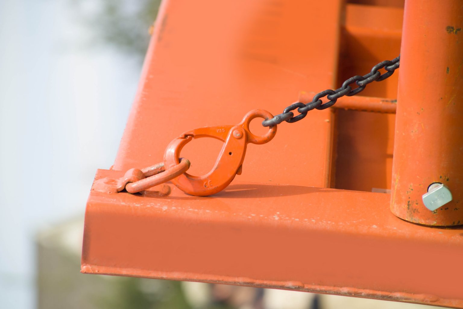 Why is Lifting Hooks used with Latches-yunfan